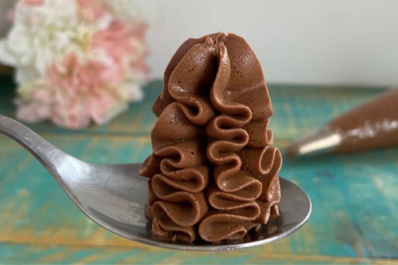 Crema al burro meringata al cioccolato ⋆ Unicorns Eat Cookies